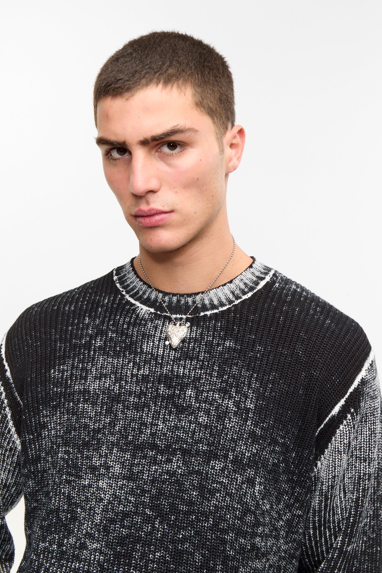 HOMBRE – aynotdead-ar