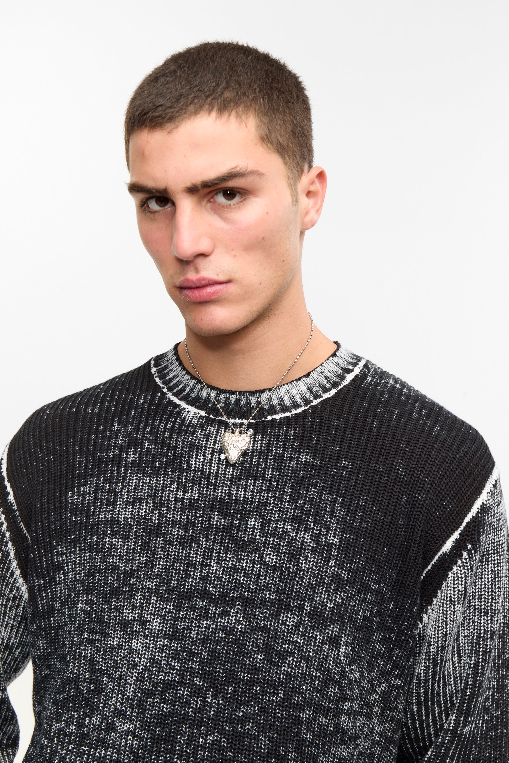 HOMBRE – aynotdead-ar