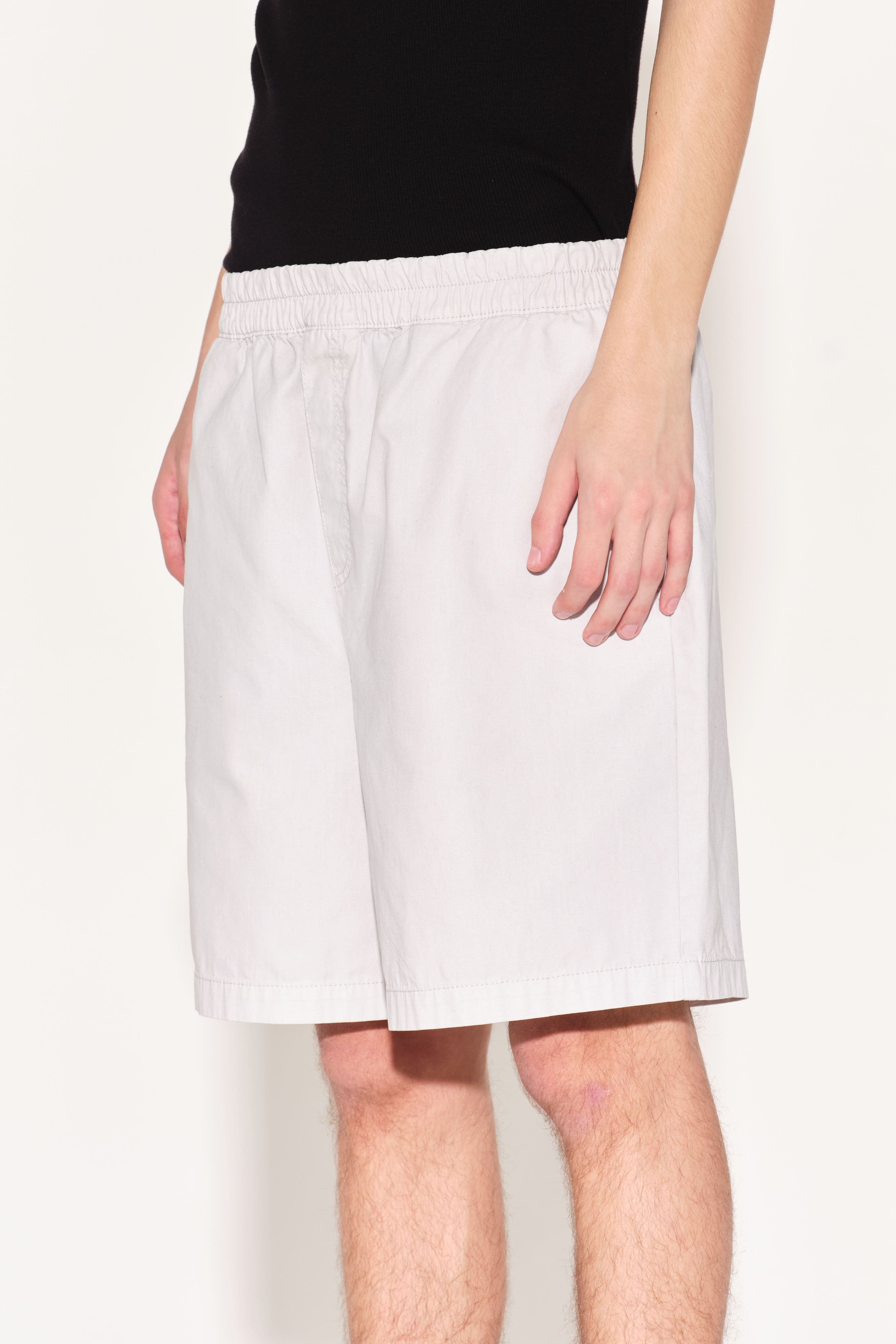 HOMBRE – aynotdead-ar