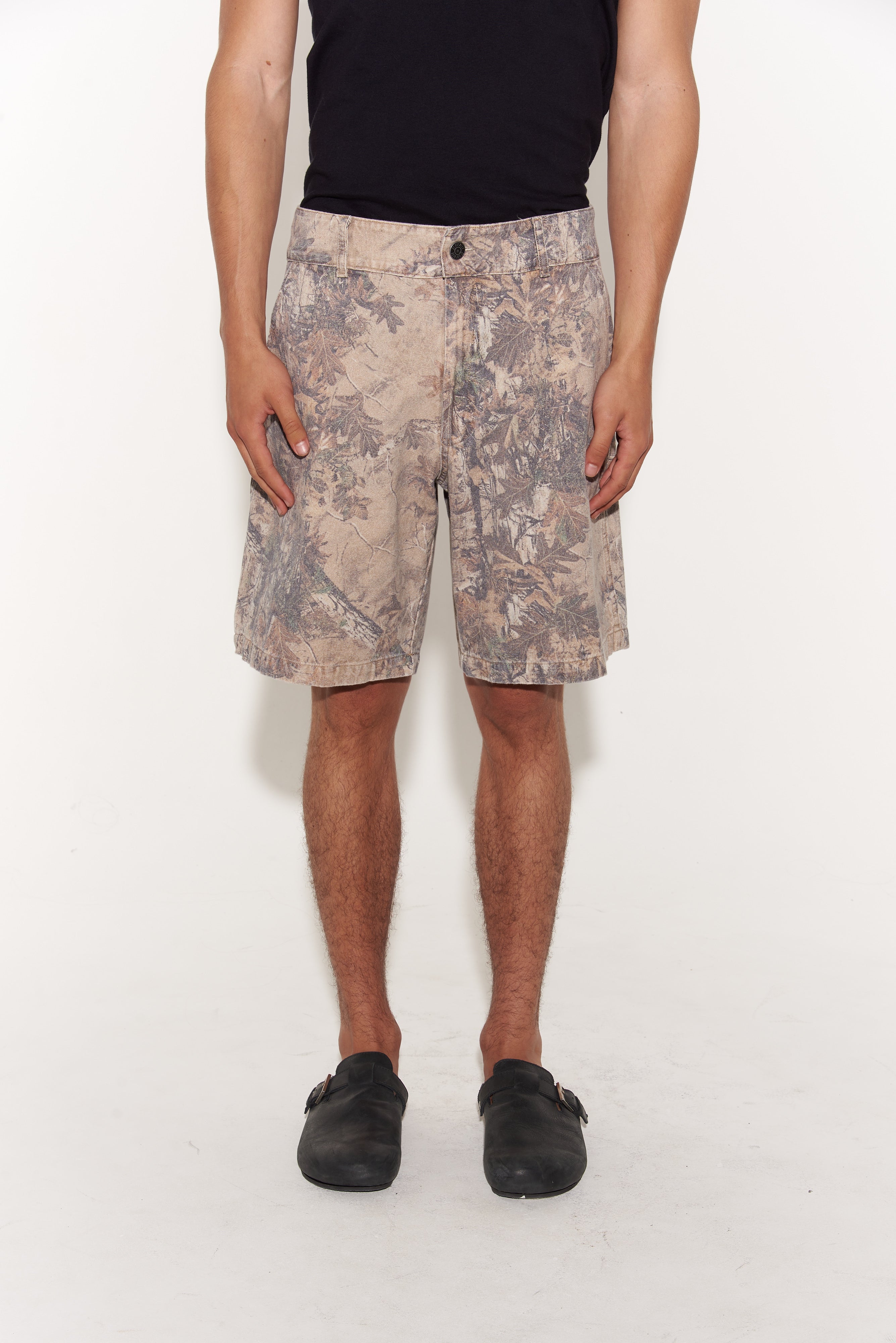 HOMBRE – aynotdead-ar