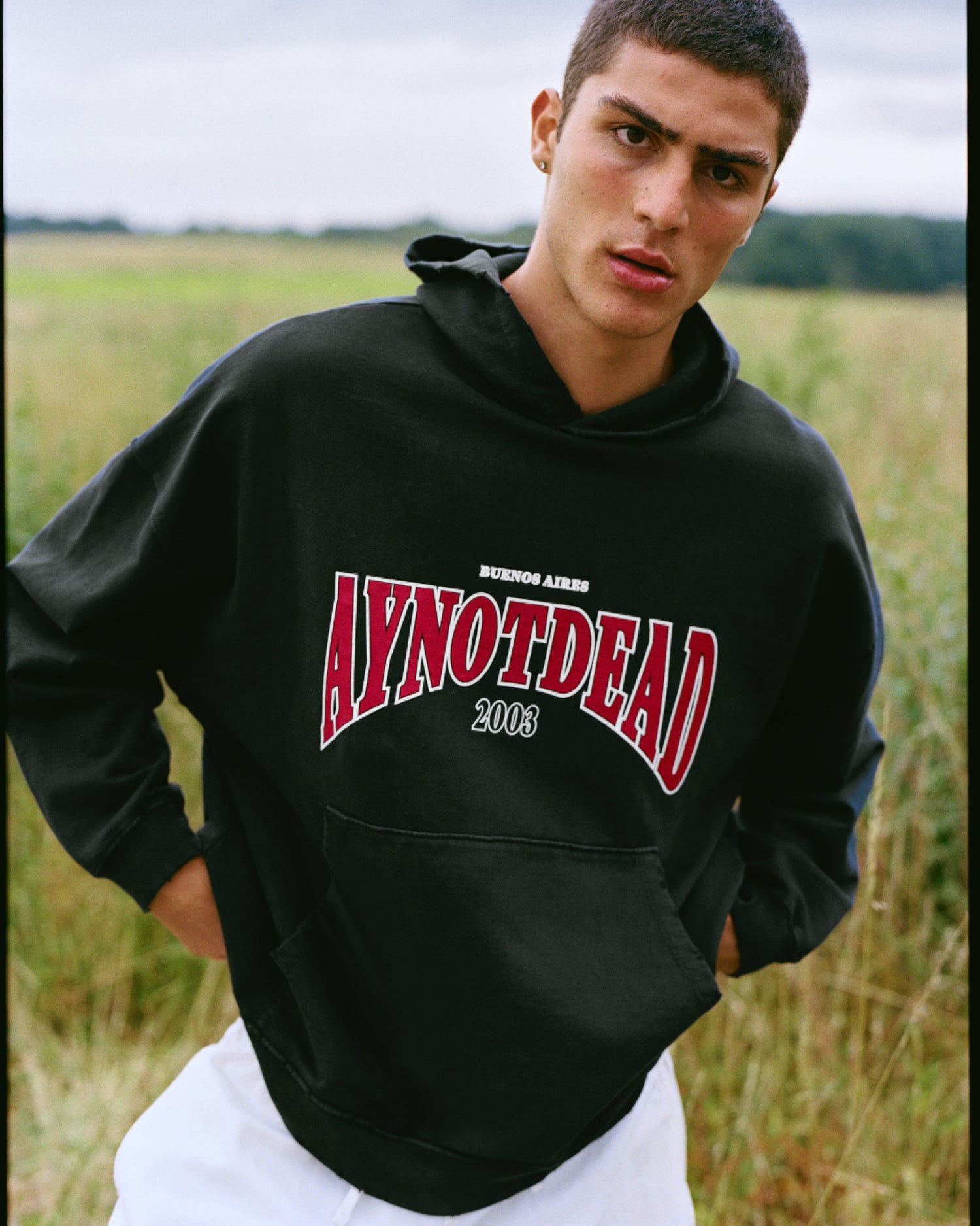 HOMBRE – aynotdead-ar